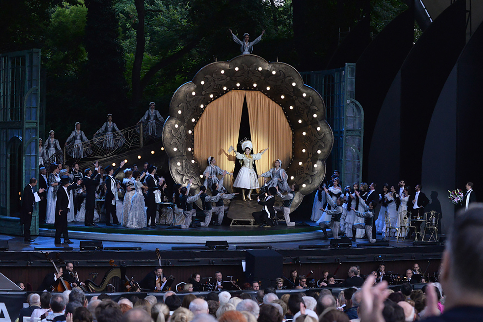 Meglepetéssel indítja az adventet az Operettszínház - Magyar Konyha Online